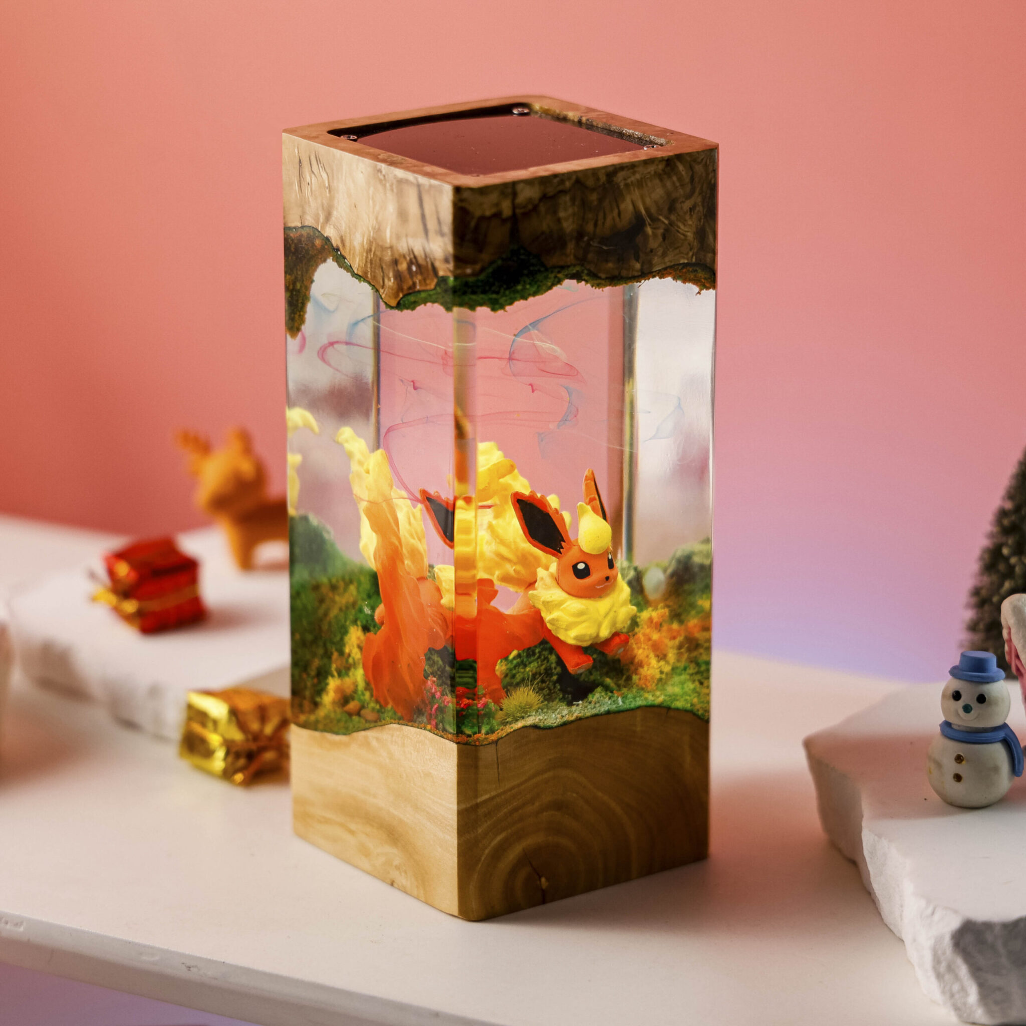 Flareon Pokemon Resin Diorama Lamp - Vietresin