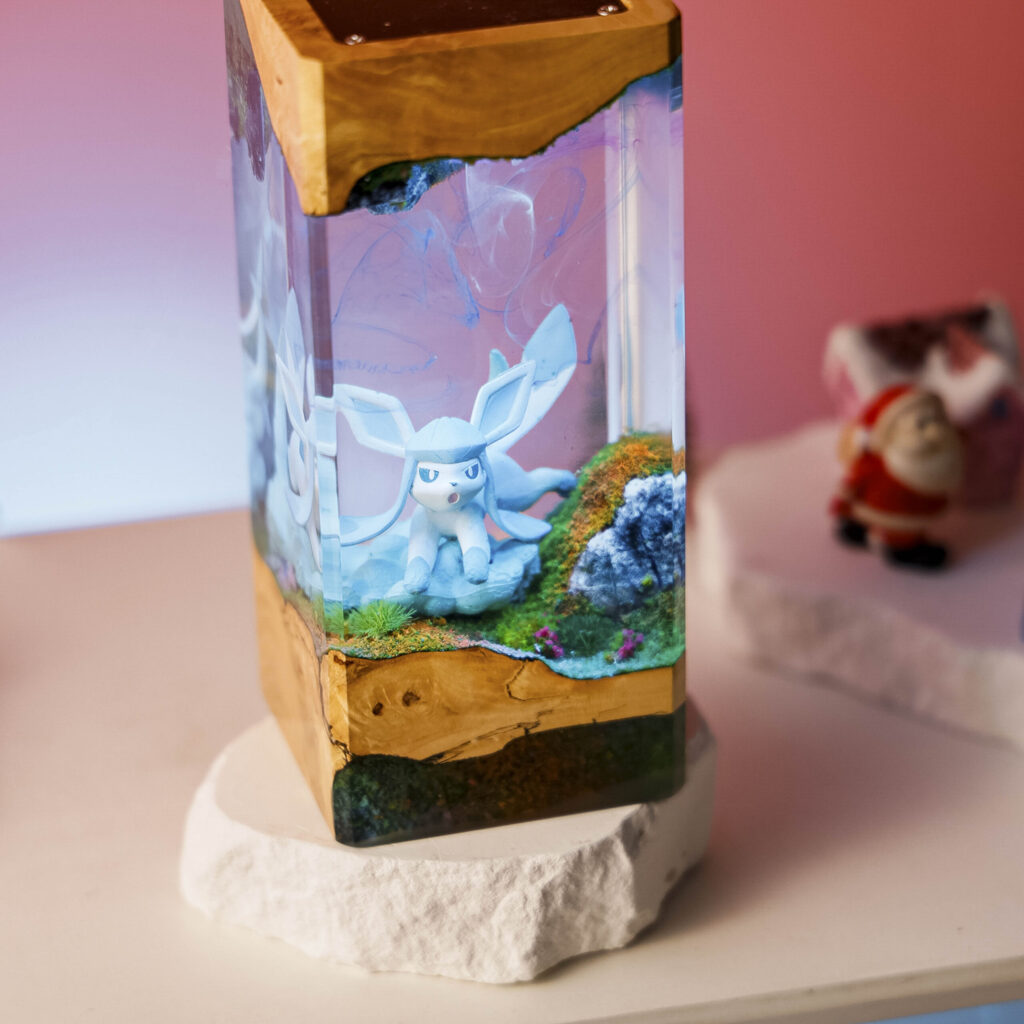 Glaceon Pokemon Resin Diorama Lamp - Vietresin